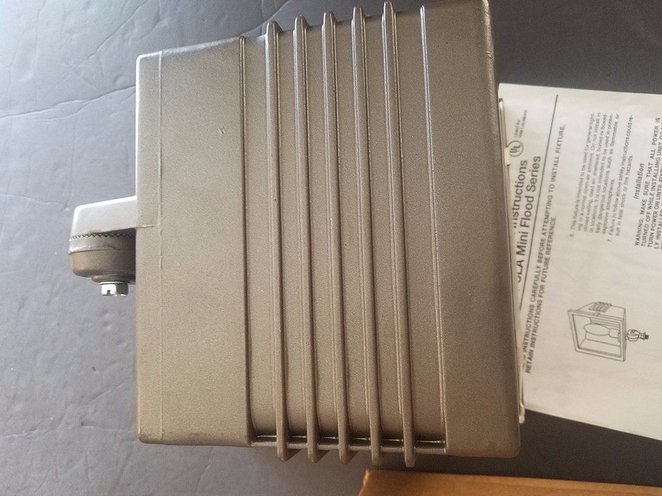 NEW IN BOX STONCO Metal Halide Mini Flood 150W SLA-150-MAL-6-120V/277V ...