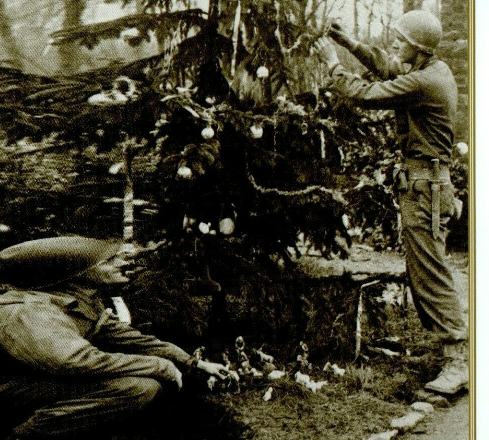 Us Soldier With Christmas Tree Volunteer Sets Up Christmas Tree 6 Km