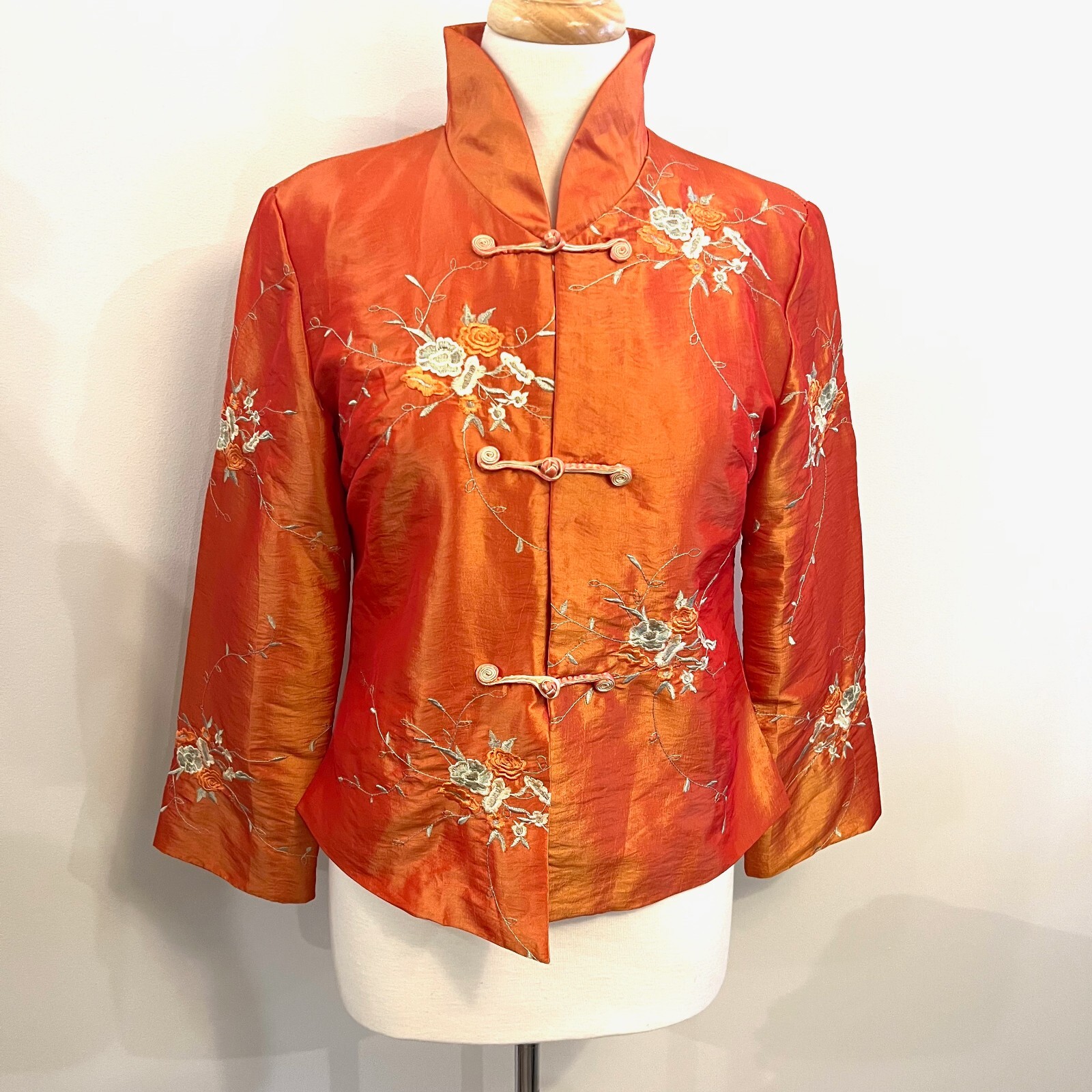 Beautiful coral-coloured silky Asian inspired top, em… - Gem