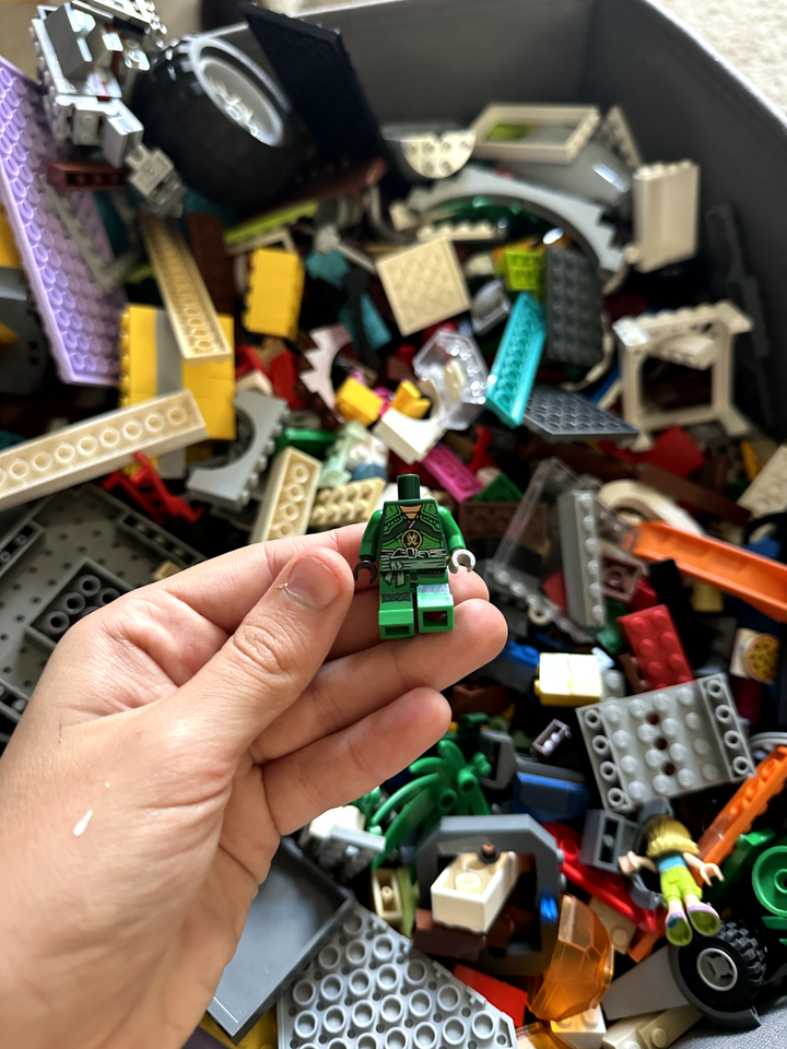 LEGOs by the pound! LEGO Bricks, Mini Figures, Pets, Panels etc. Mixed ...