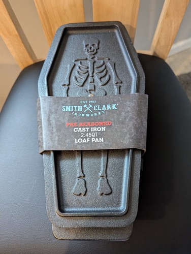 Smith & Clark 2.45 Quart Cast Iron Coffin/Skeleton Loaf Pan with Lid ...