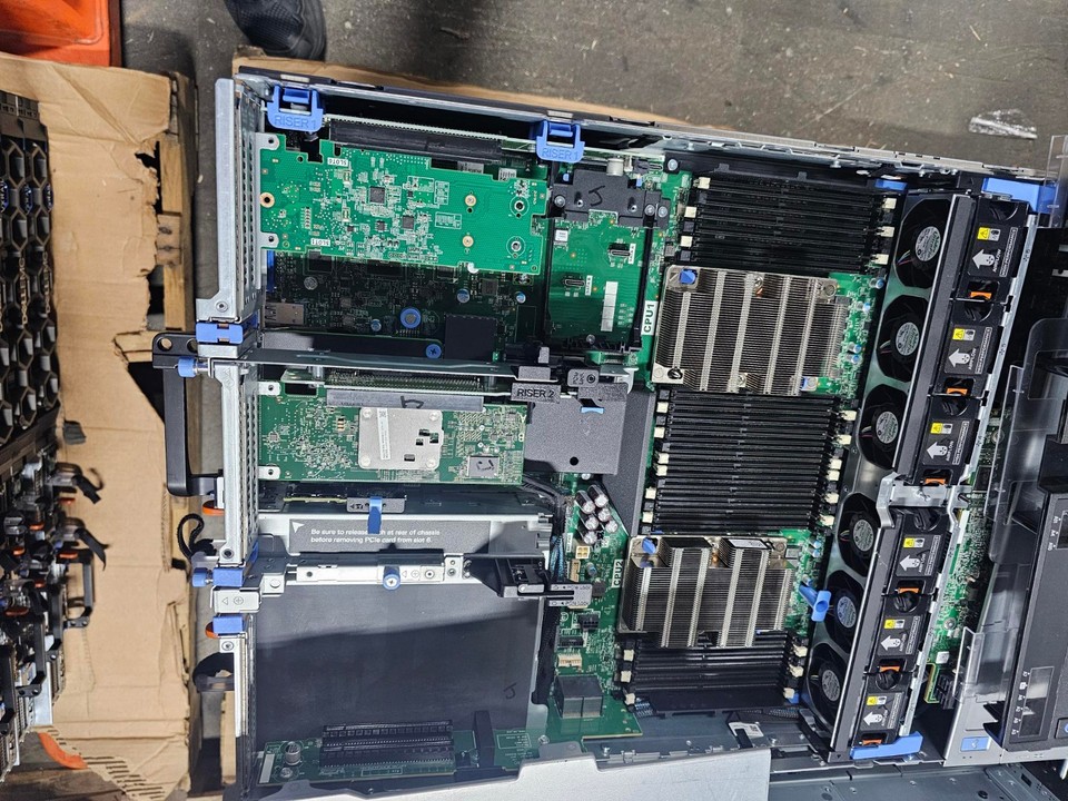 Dell EMC VxRAIL V570F 24-SFF CTO 2x Intel Gold 6152 2.1Ghz 22C / 2x psu ...