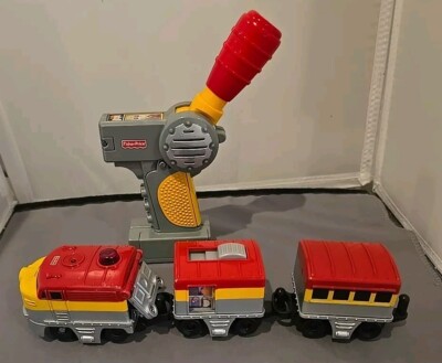 GeoTrax Pacific Chief Engine Remote Control Train Red Yellow W both ...