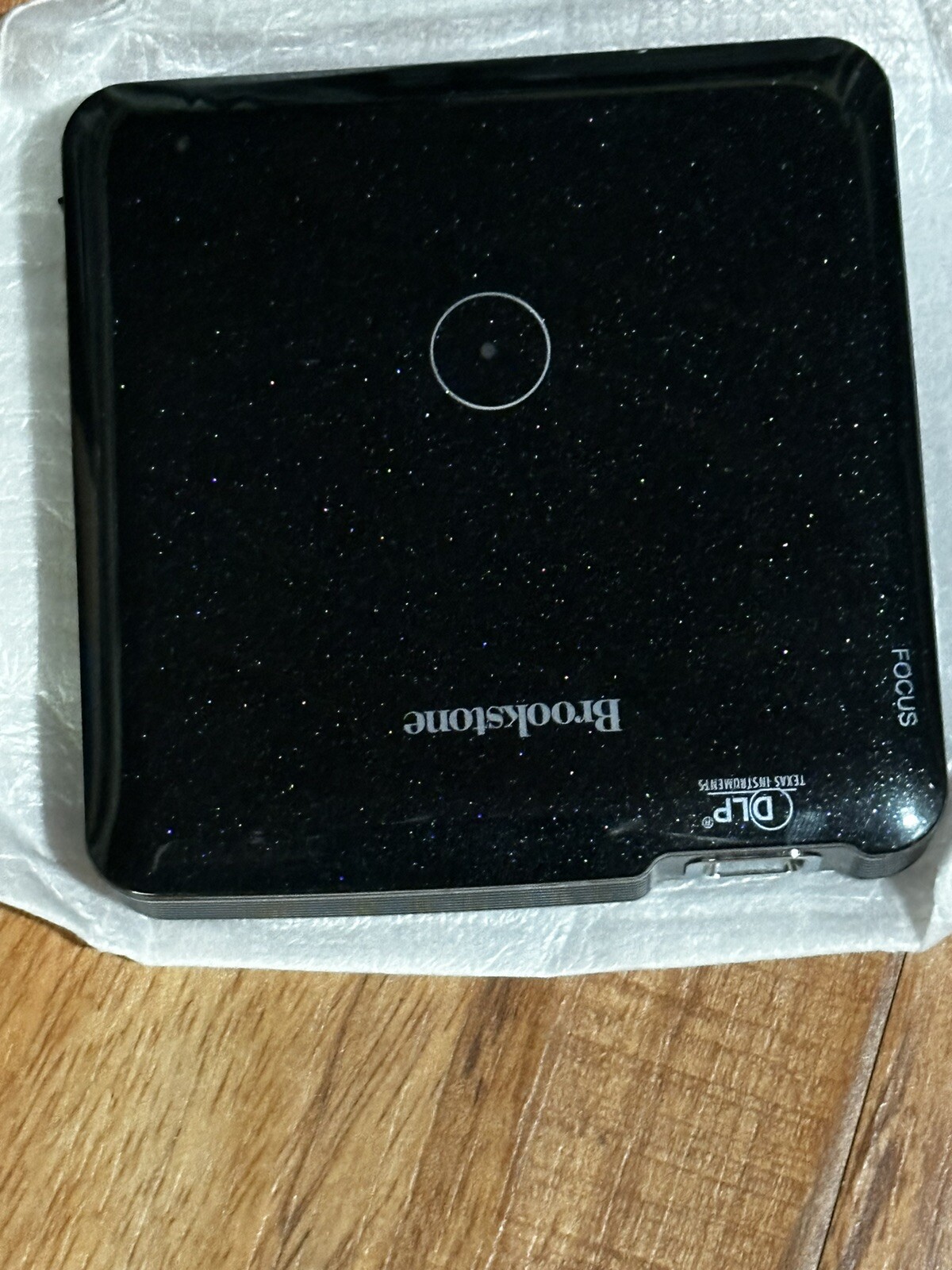 Brookstone Pocket Projector Mobile Movies Presentations Videos100 ...