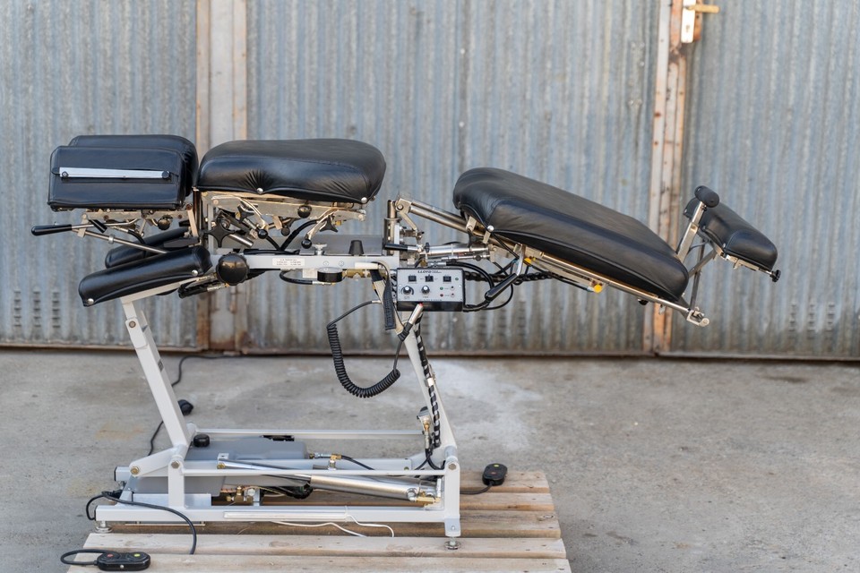 Chiro Liege Chiropraktik Tisch Lloyd Table 402 FLEXION ELEVATION DISTRACTION | eBay