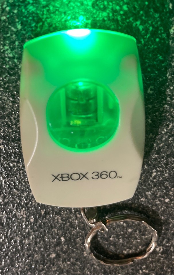 Xbox 360 Promotional Keychain Light - Lights Up Green 2007 Microsoft ...