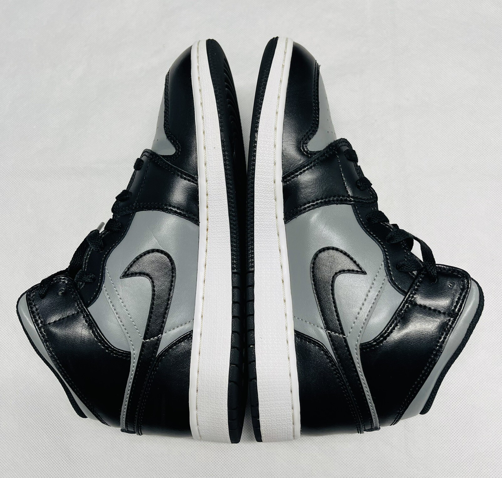 Nike Air Jordan 1 Mid Shadow 2021 Youths Size 6.5Y - Gem