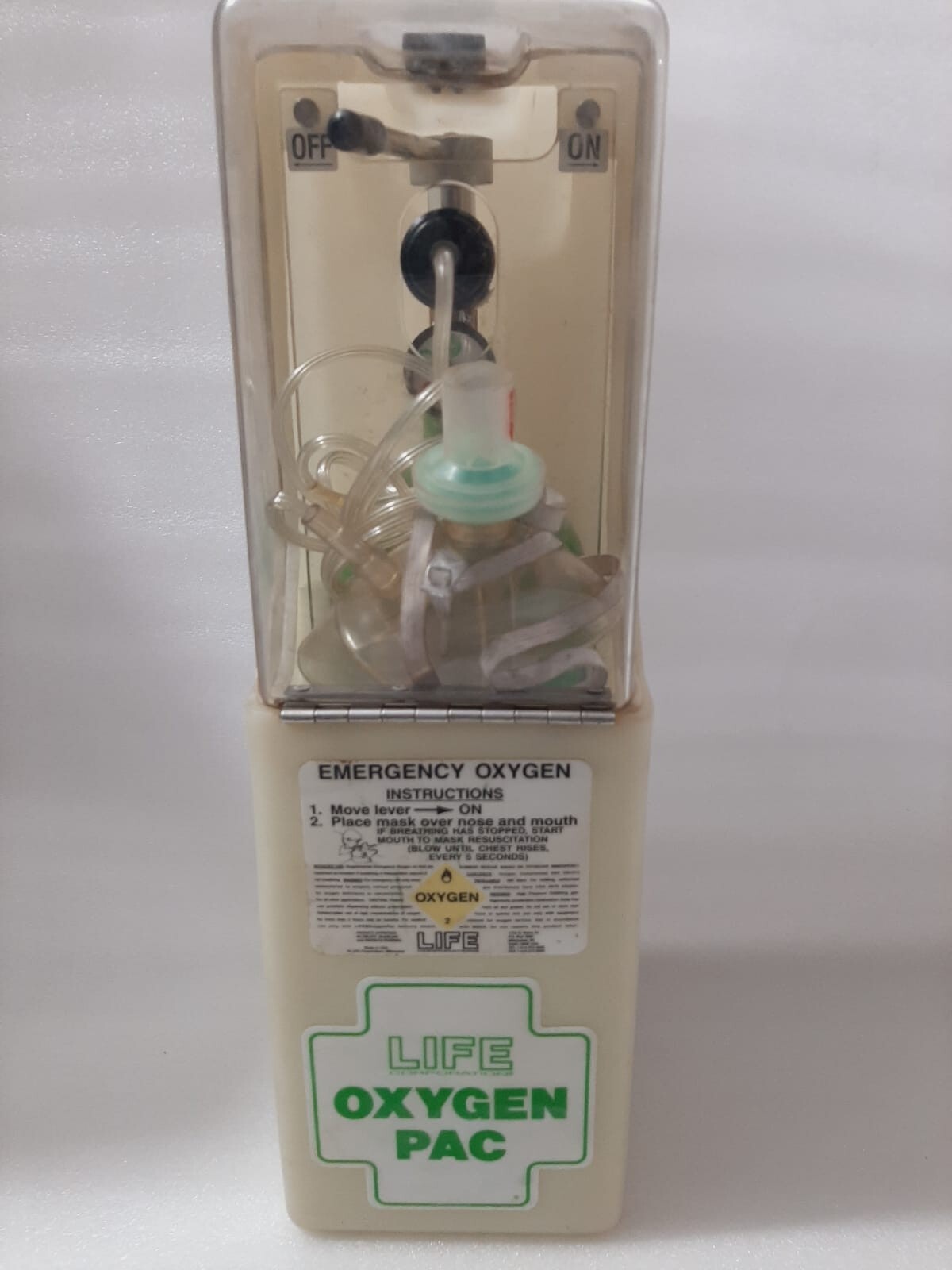LIFE OxygenPac Notfall-Sauerstoff im Wandgehäuse (LIFE-612) | eBay