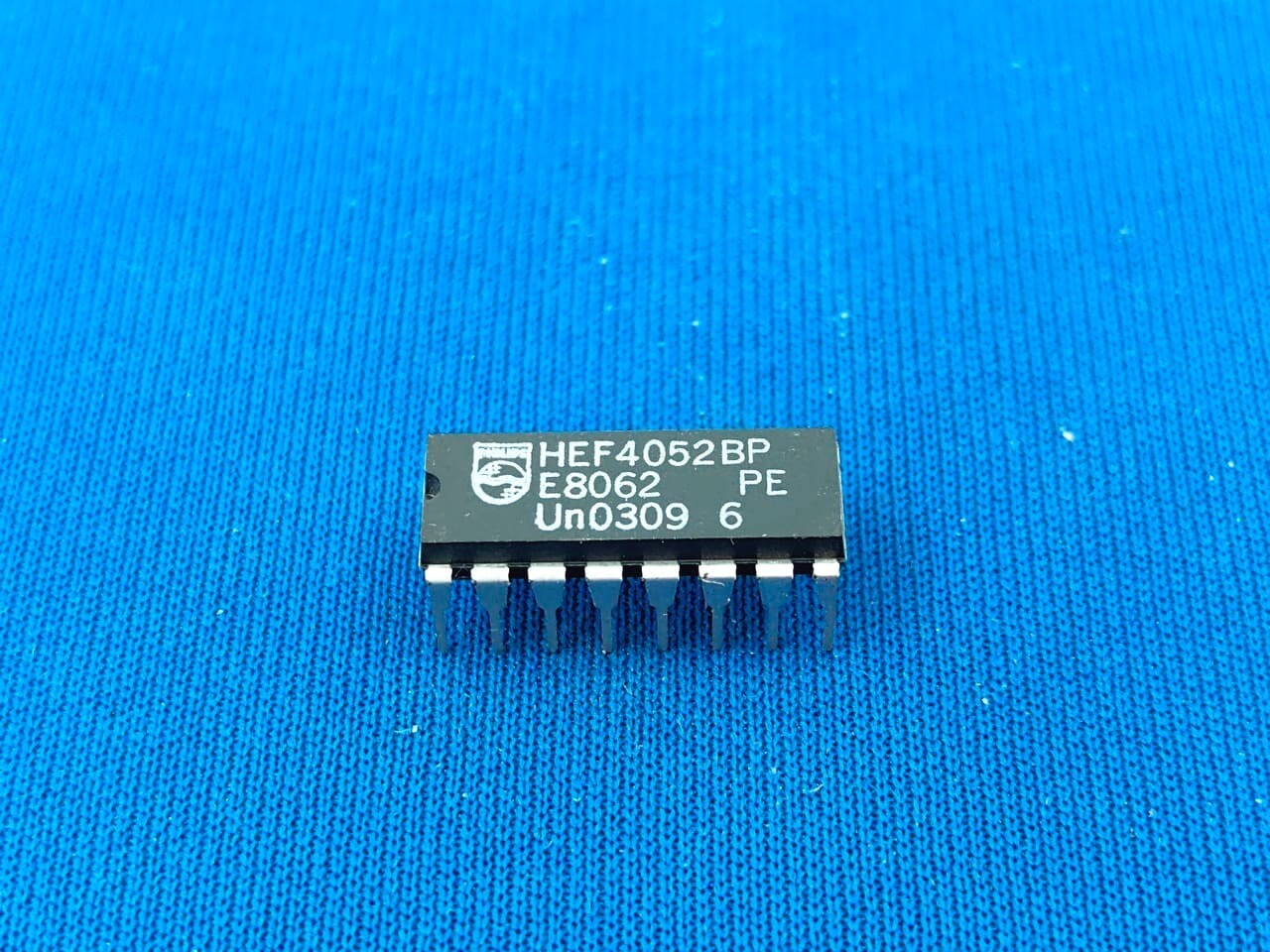 1 x HEF4052BP PHILIPS Analog Multiplexer Dual 4:1 16-Pin PDIP Bulk 4052 ...