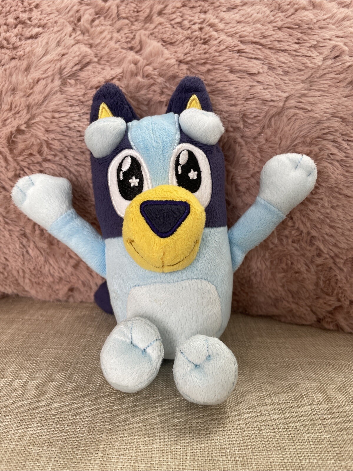 Ludo Studio Bluey & Friends Starry Eyes Please Face Plush Blue Stuffed ...