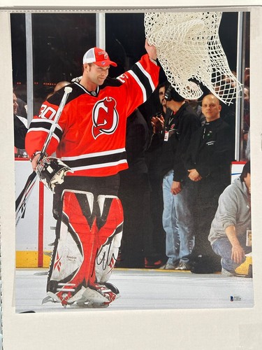 Martin Brodeur signed 16x20 Photo Cutting net w/New Win Record Beckett ...