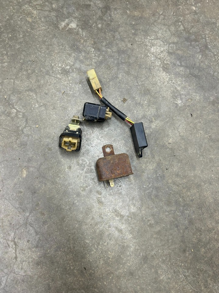 M805280 M803347 CH11698 Kit of John Deere flashers and relays 70 series ...