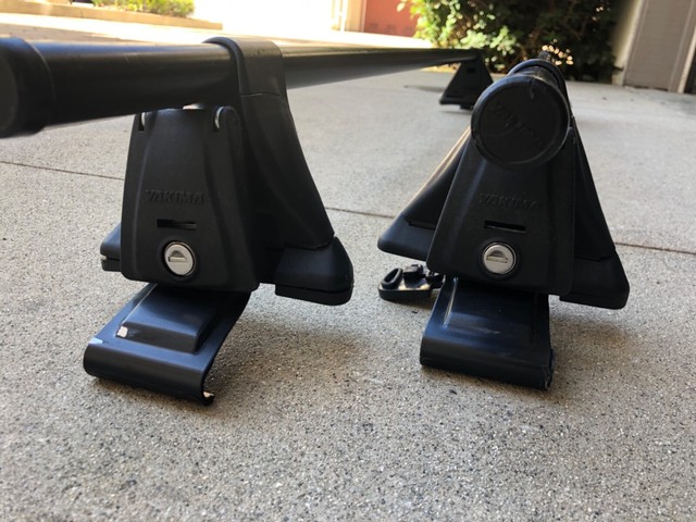 Yakima Q towers car roof rack Q57A (4 towers, 2 round bars, locks, pads ...