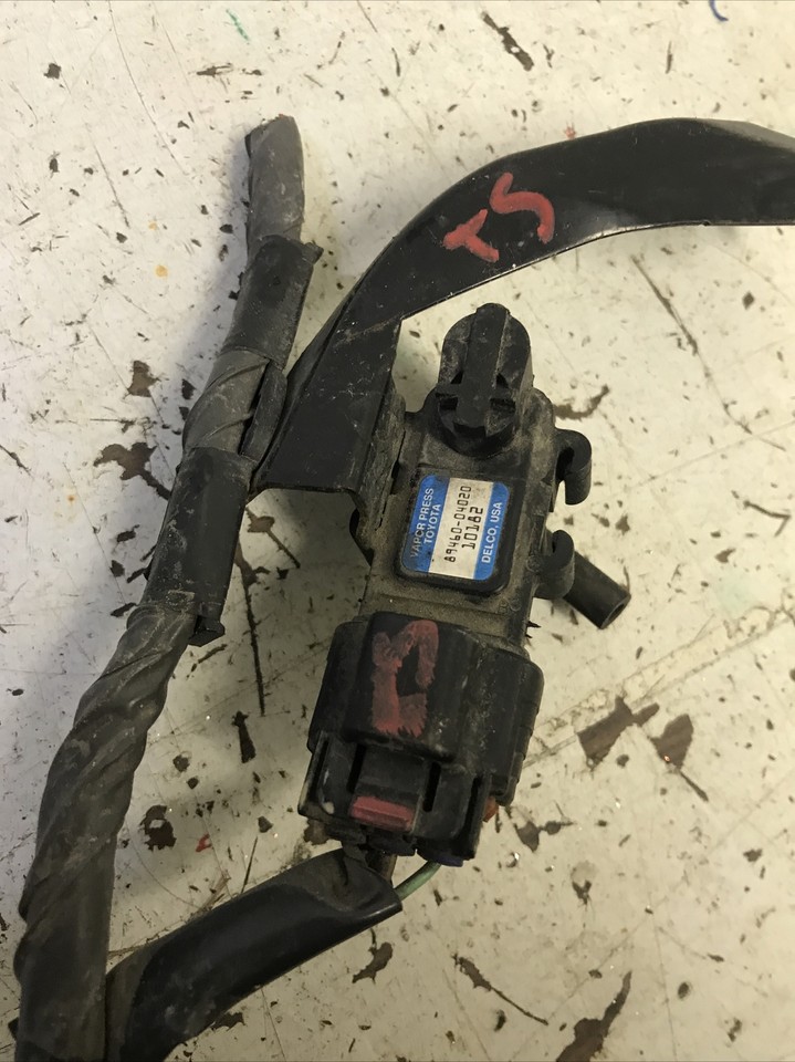01 Toyota Tacoma Pickup Truck Fuel Vapor Pressure Sensor OEM 89460 ...