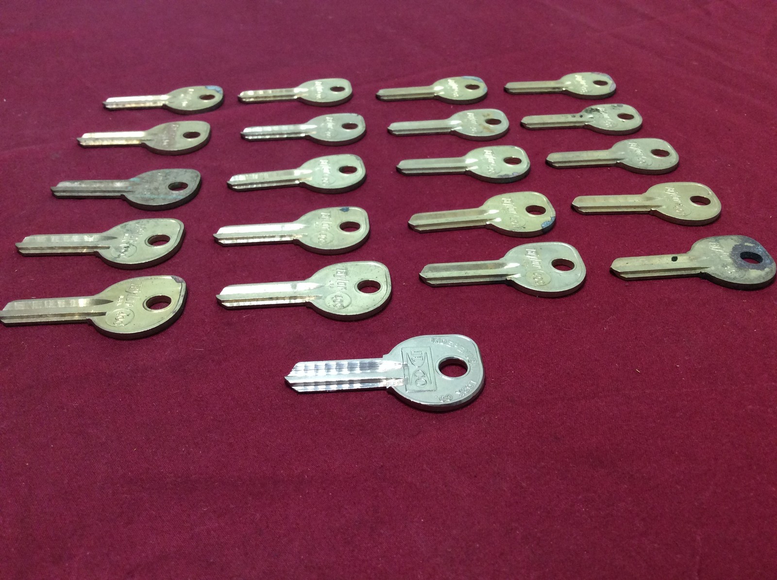 Clum Inboard Motors by Taylor & Ilco Key Blanks, Set of 21- Locksmith ...