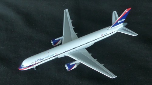 Delta 757 model by Gemini Jets, 1/400 scale, in the "transition" livery ...