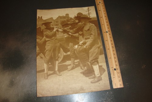 WW I SOLDIER RECIEVING A SHOT IN HIS ARM 10 x 7 PHOTO | eBay