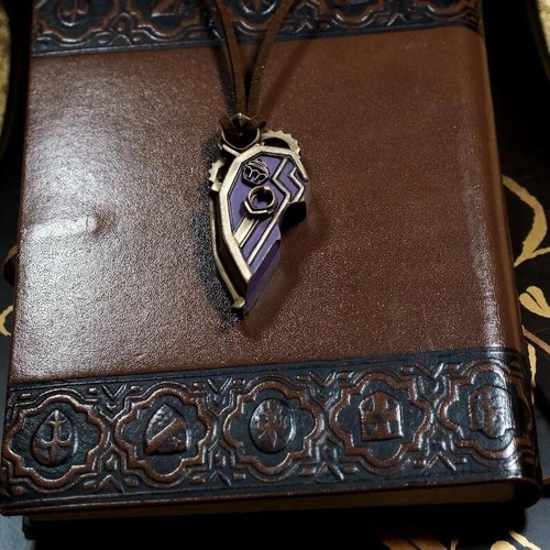 Arcane: League of Legends Vi and Caitlyn Couple necklaces peripherals ...