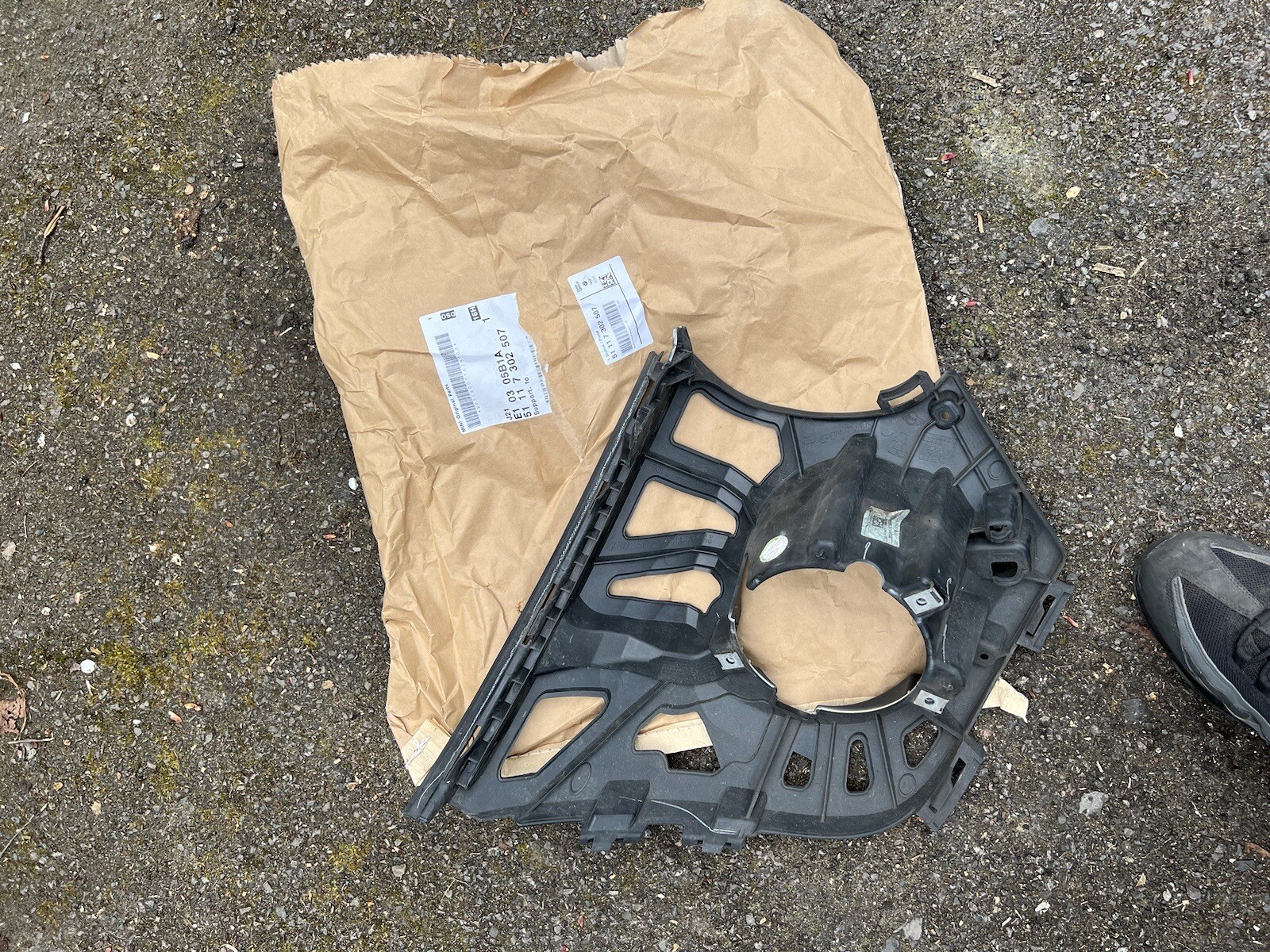 MINI One - Cooper F56 2014 Front Bumper Mounting Bracket 7302507 ...