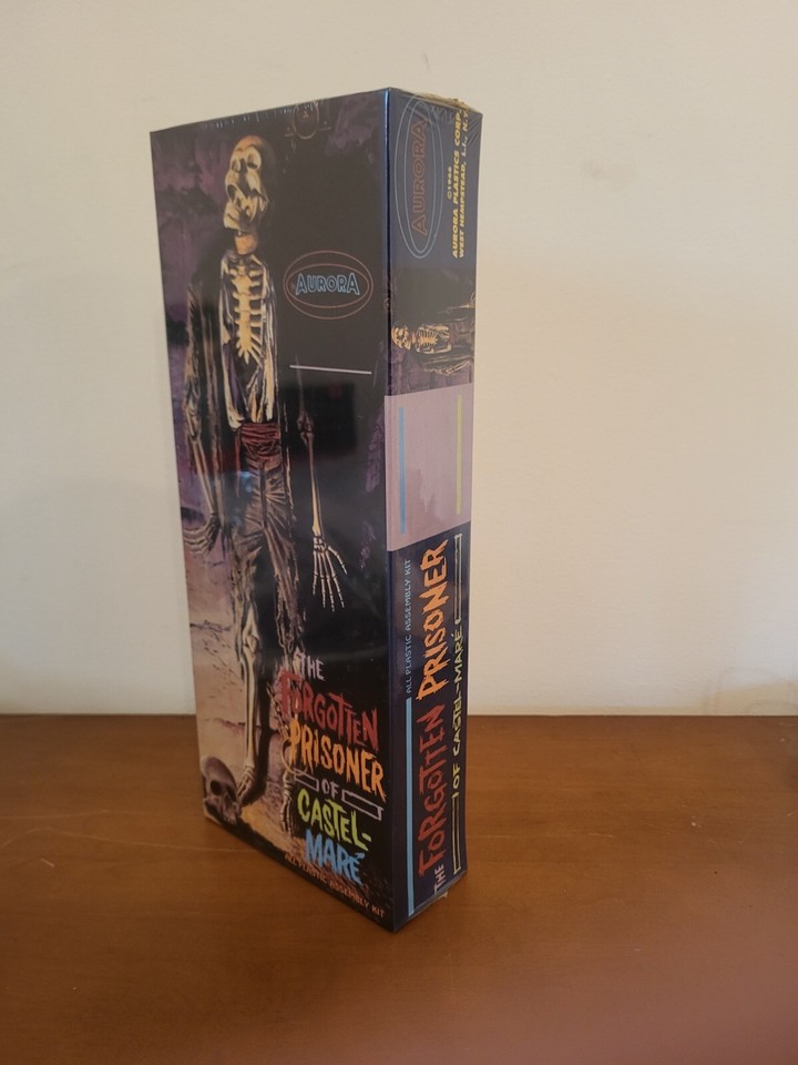 The Forgotten Prisoner of Castel-Mare Skeleton Monster Model Kit Aurora ...