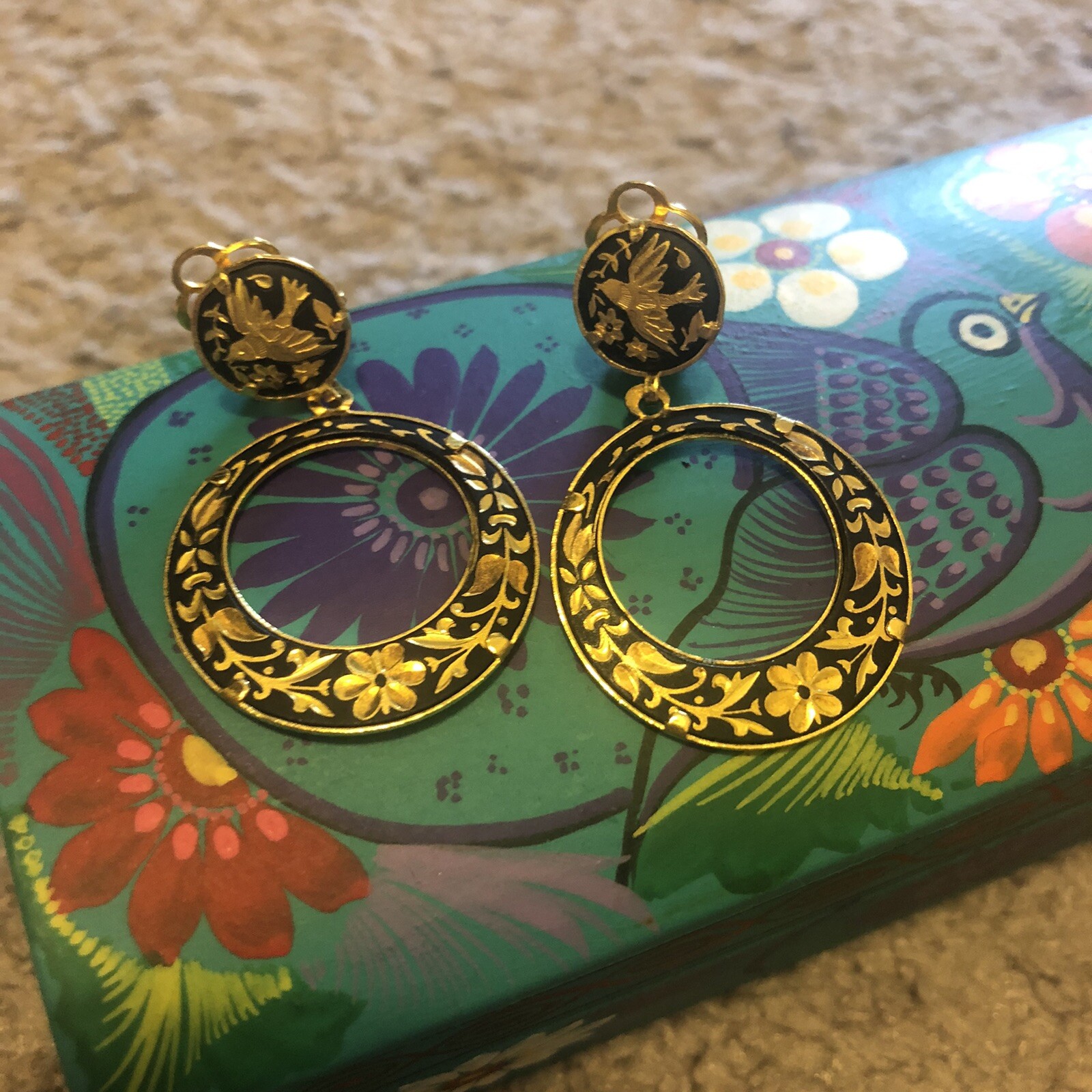 vintage black gold tone etched round clip on earrings… - Gem