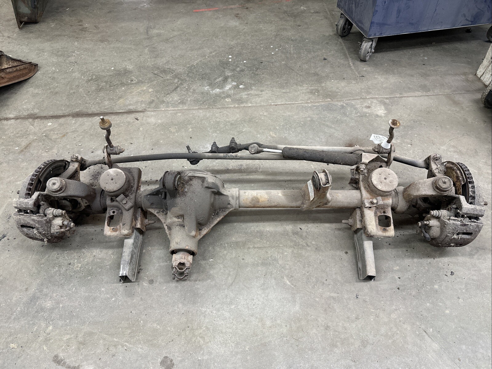 1997-2001 Jeep Cherokee XJ Front Axle Assembly OEM | Genuine OEM