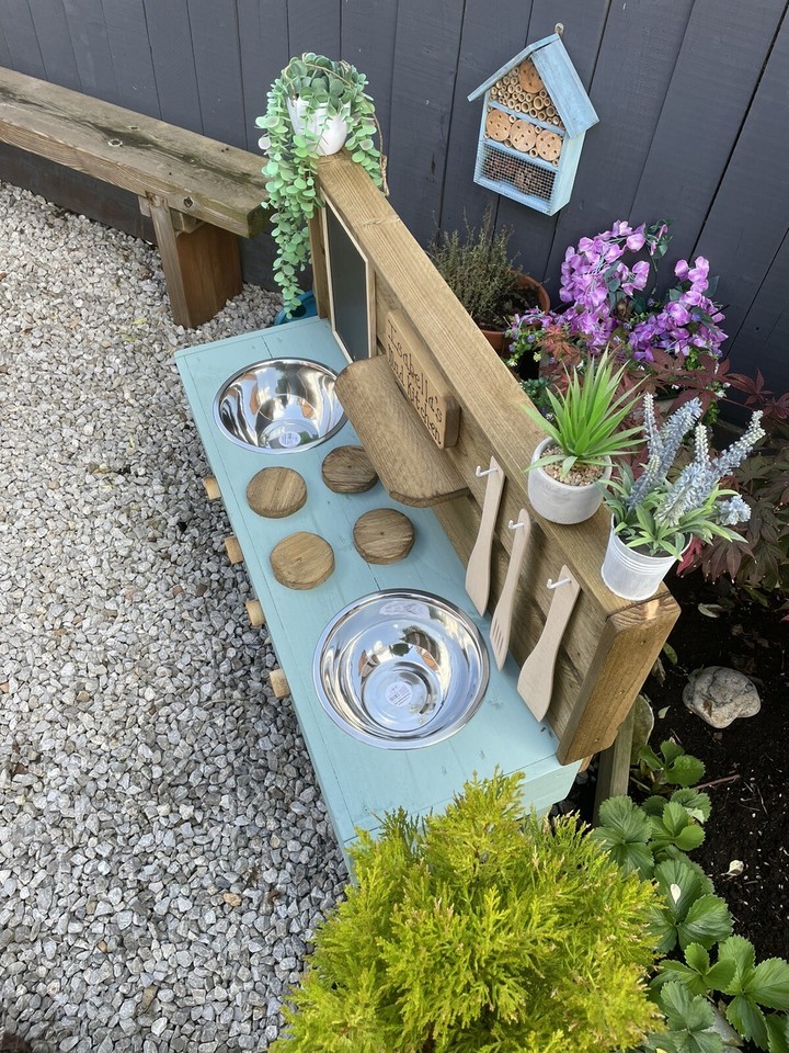 QUALITY CHILDREN’S OUTDOOR MUD KITCHEN WITH FREE APRON & 6 LAMINATED ...