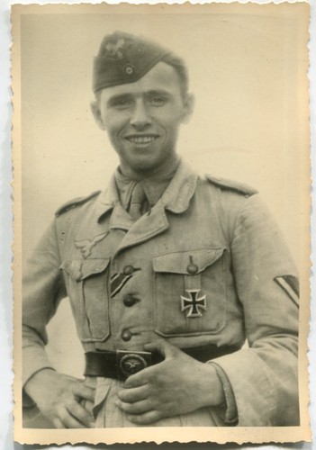 GERMAN WWII ARCHIVE PHOTO: SMILING LUFTWAFFE SOLDIER POSING FOR CAMERA ...