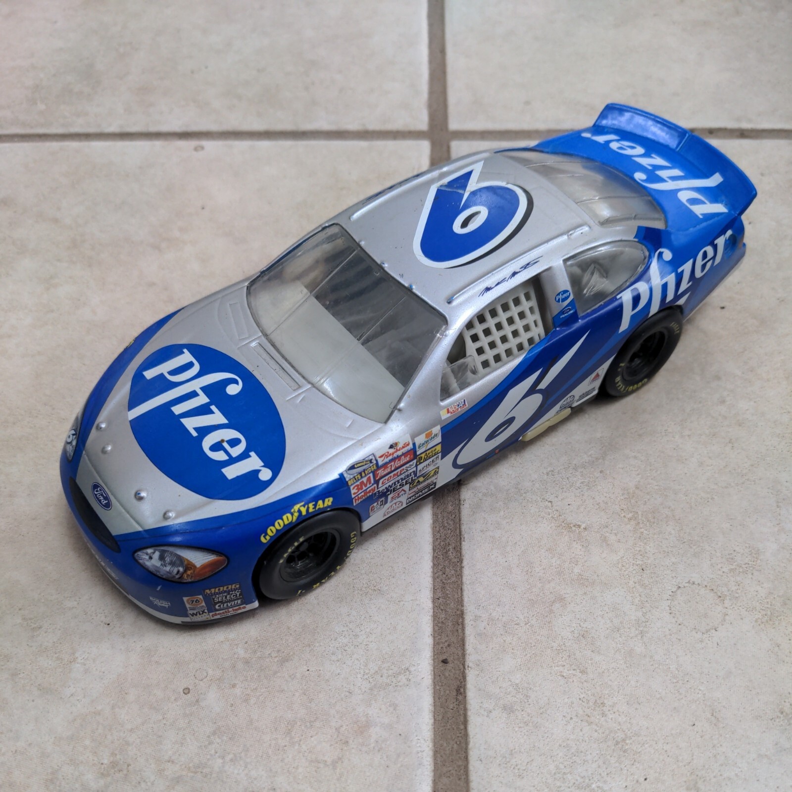 Hot Wheels 1999 Ford Taurus NASCAR Pfizer Mark Martin #6 1/24 Scale ...
