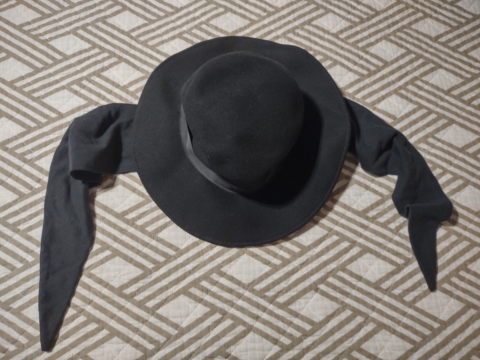 VINTAGE BLACK DOESKIN FELT EAR FLAP WRAP TIE BOLLMAN … - Gem