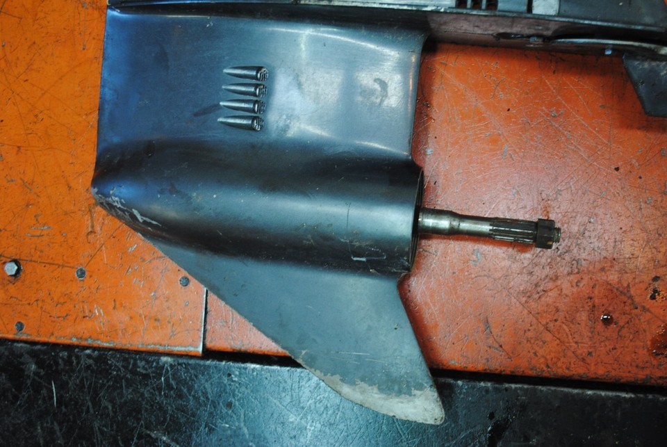 OMC GM Cobra Lower Unit Outdrive Stern Drive 985042 Freshwater | eBay