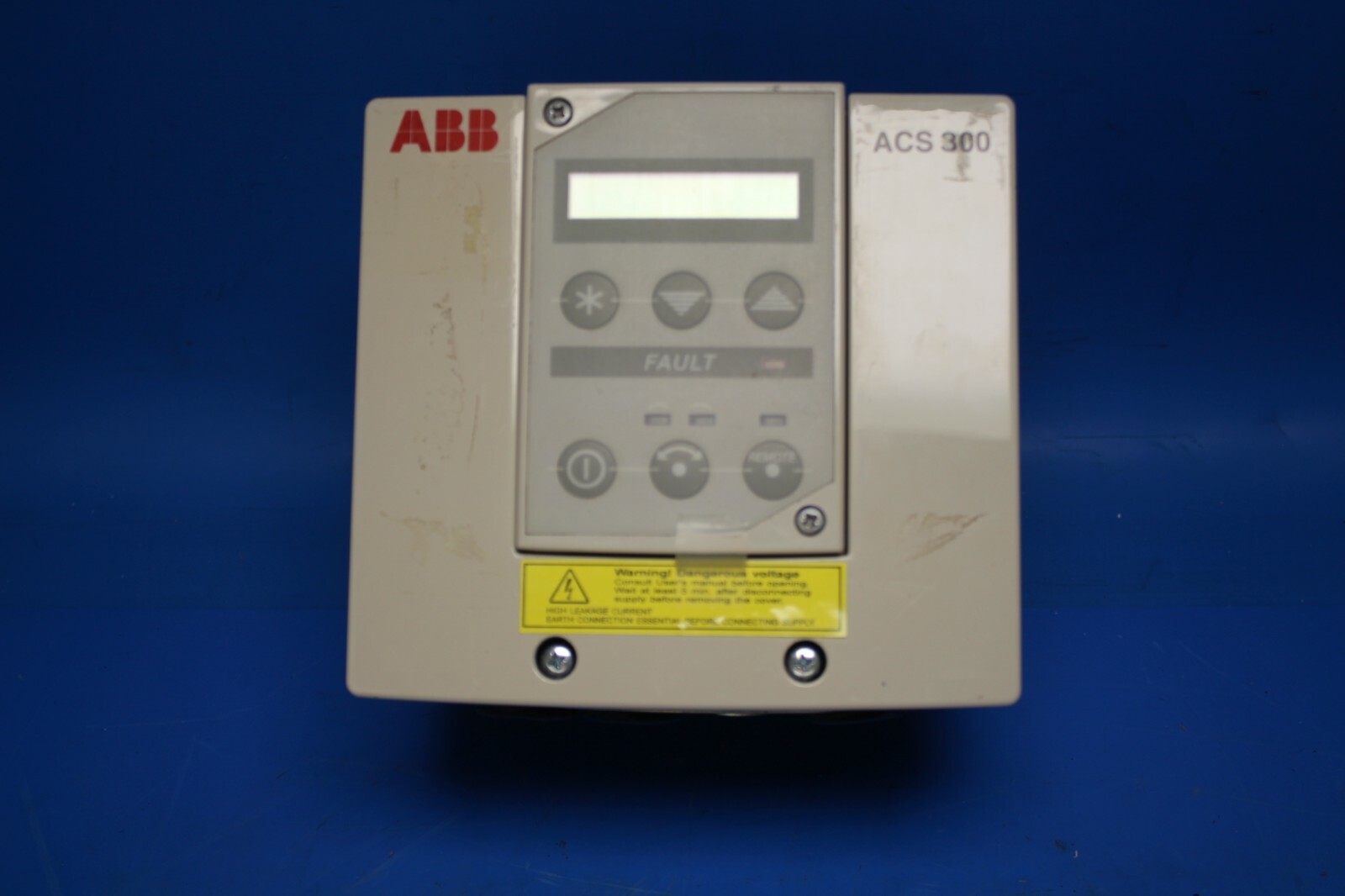 ABB ACS 300 DRIVE unit ACS311-1P1-1, outer case broken but fully ...