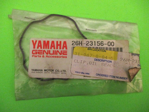 NOS VINTAGE YAMAHA MOTORCYCLE OIL SEAL CLIP ~ PART # 26H-23156-00 WE ...