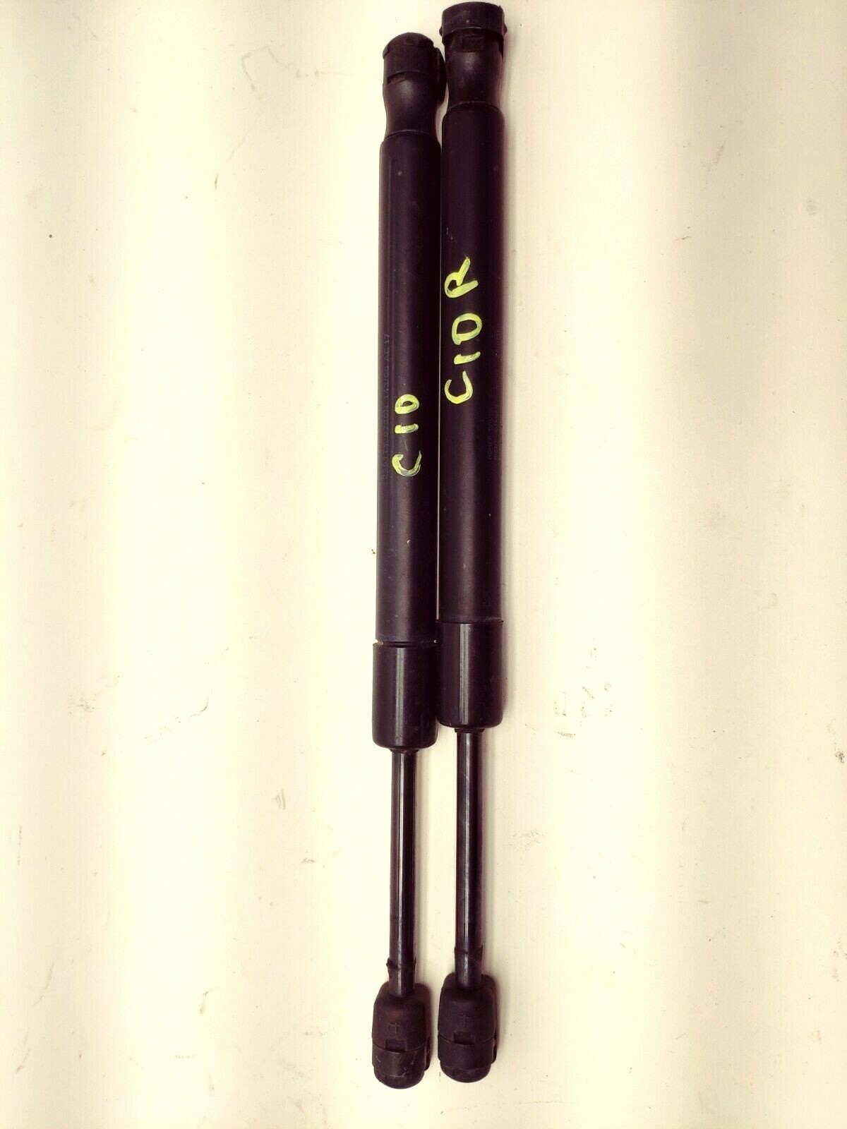2007 Audi A6 4.2L 2 Trunk Shock Absorbers For The Boot Lid 4F5 827 552 ...
