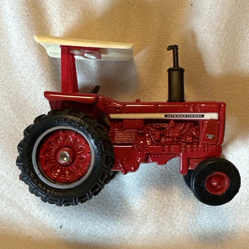 ERTL Red International Harvester Metal Die-Cast Toy Tractor 3280CX00 MA ...