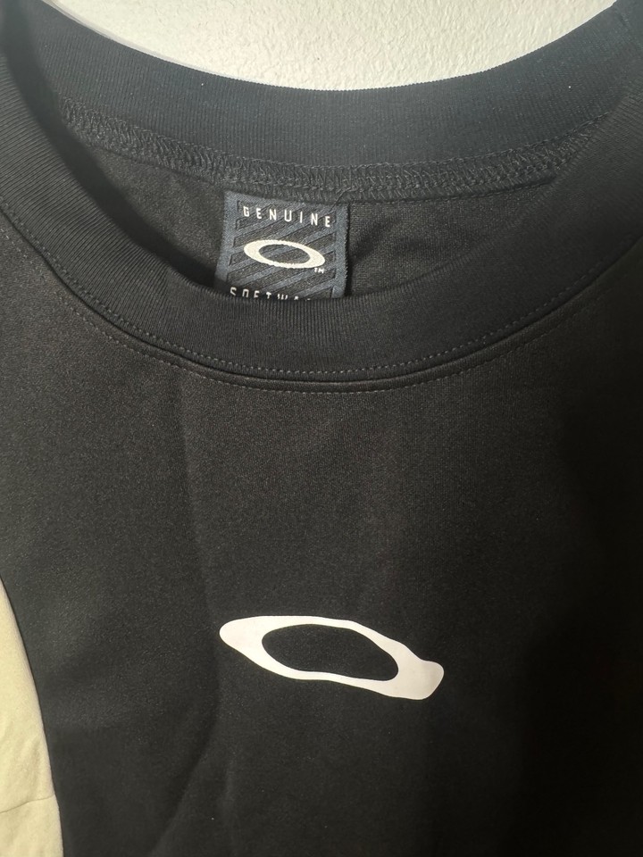 Vintage Oakley Software Tee Sick Center Logo And Cream And Black ...