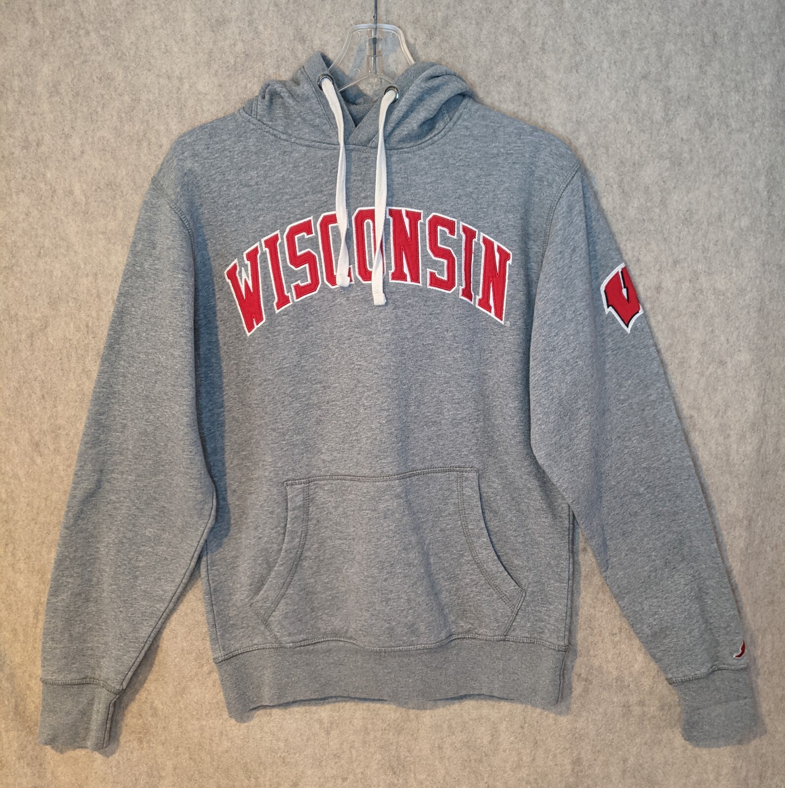 EUC! Wisconsin Badgers Hoodie Grey Sweatshirt College Men's Size Small ...