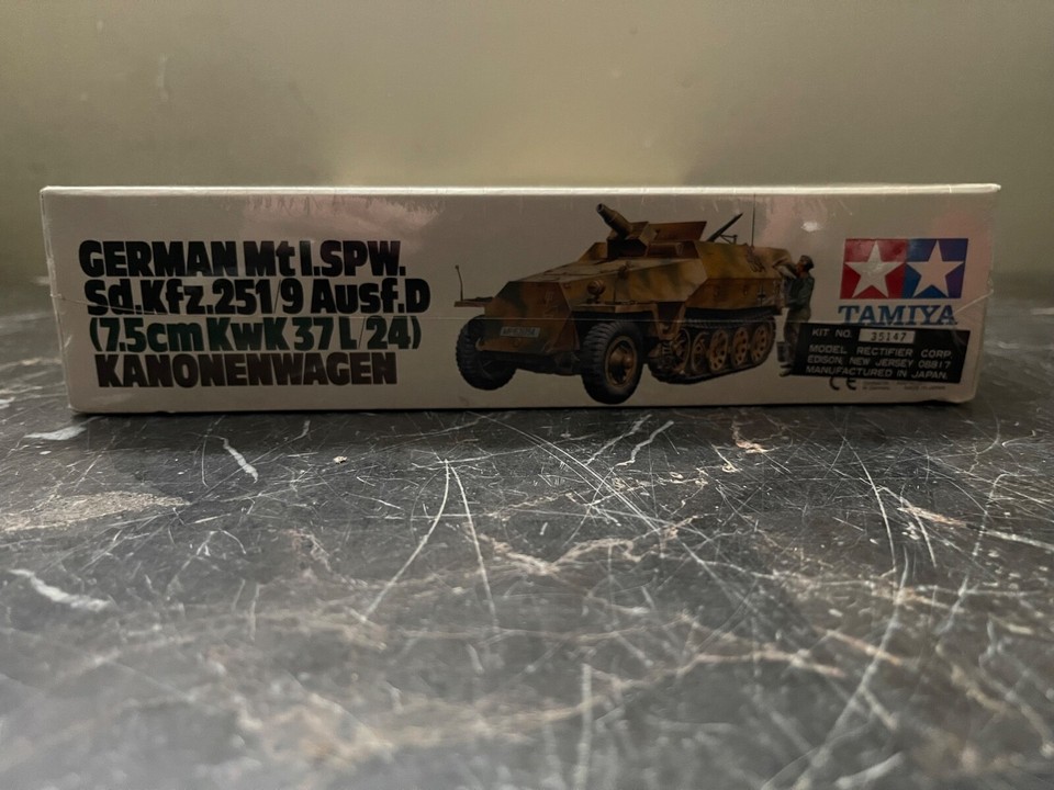 TAMIYA 35147 German Sdkfz 251/9 Ausf.D KanOnenwagen 1/35 Scale Kit ...