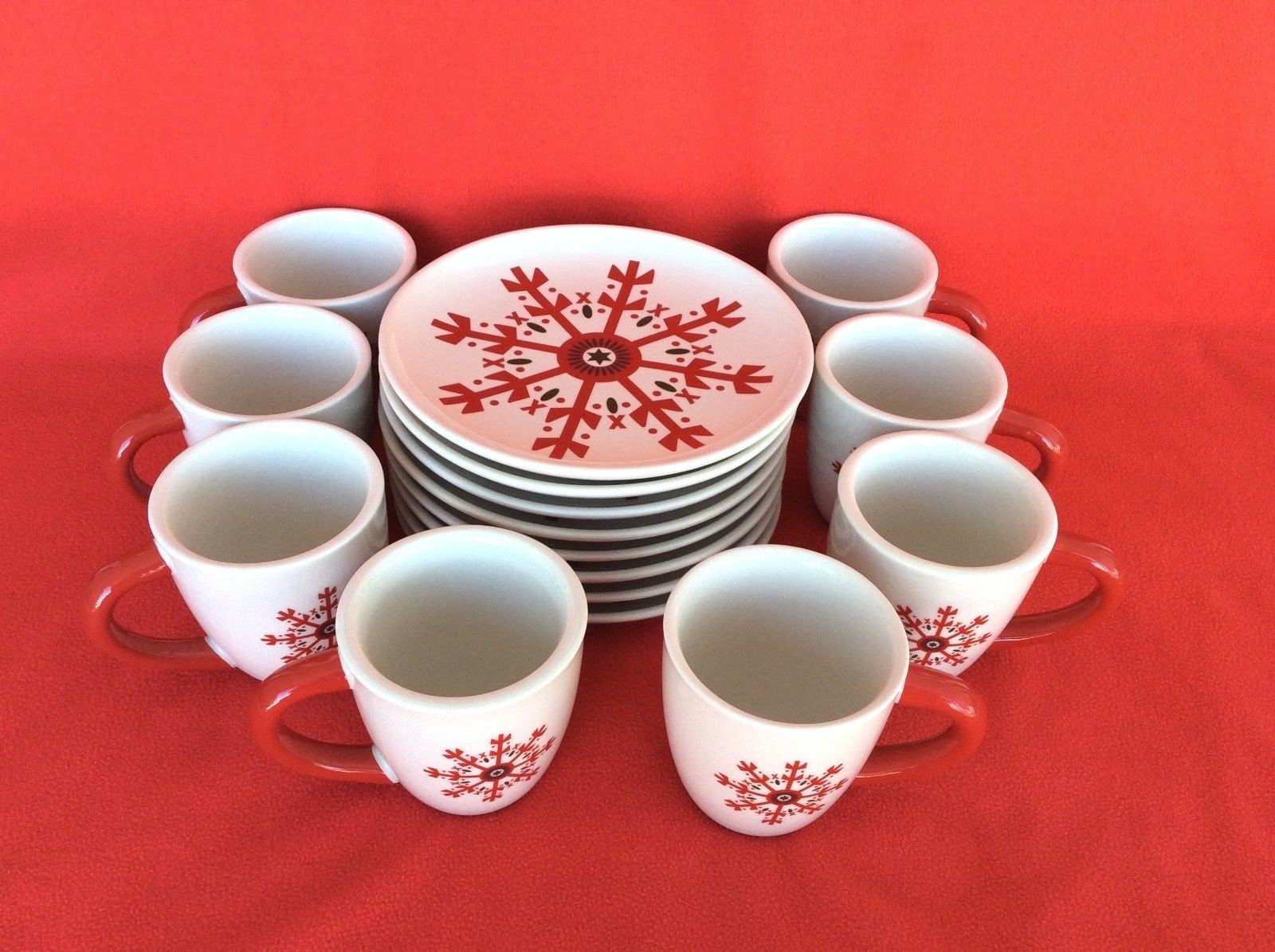 8 SNOWFLAKE PLATES 8 MUGS Dinnerware CHRISTMAS AND ALL WINTER ...