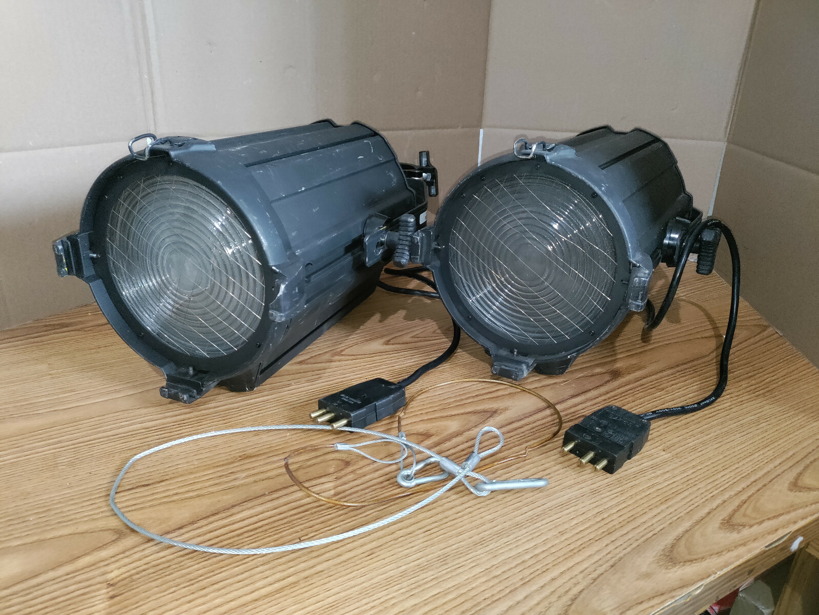 2x Spotlight Stage Light Theater LAMP 1000W-2000W 50Hz 220V-240V | eBay
