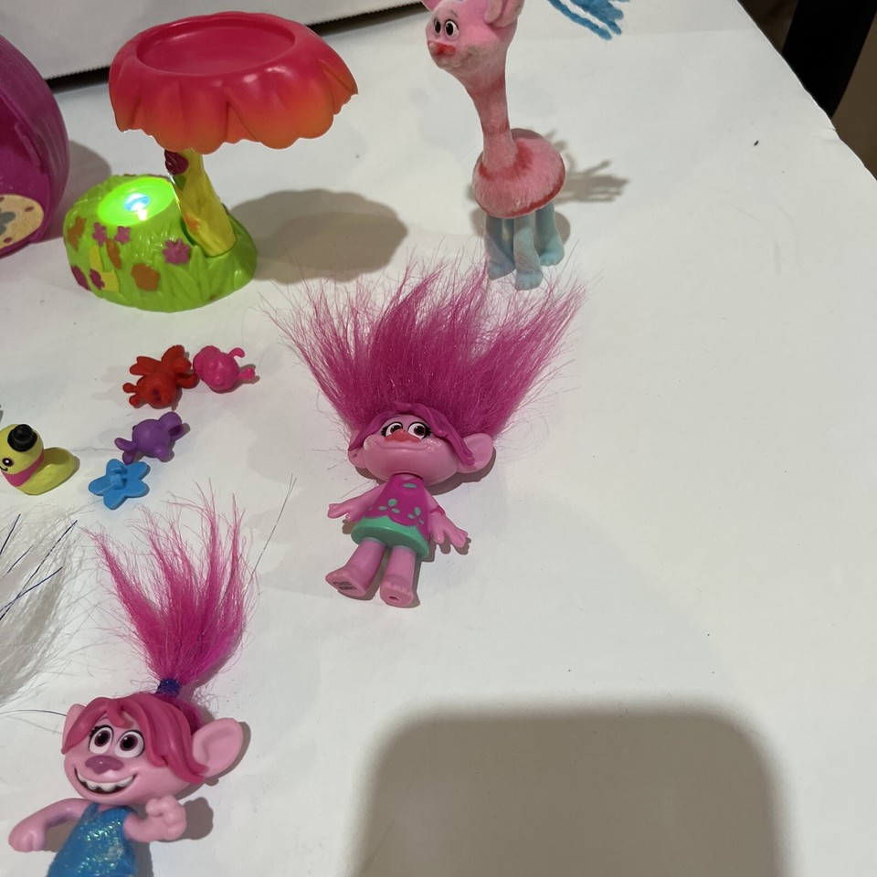 Trolls World Tour Pod Poppy's Stylin' Playset DreamWorks Poppy Figure ...