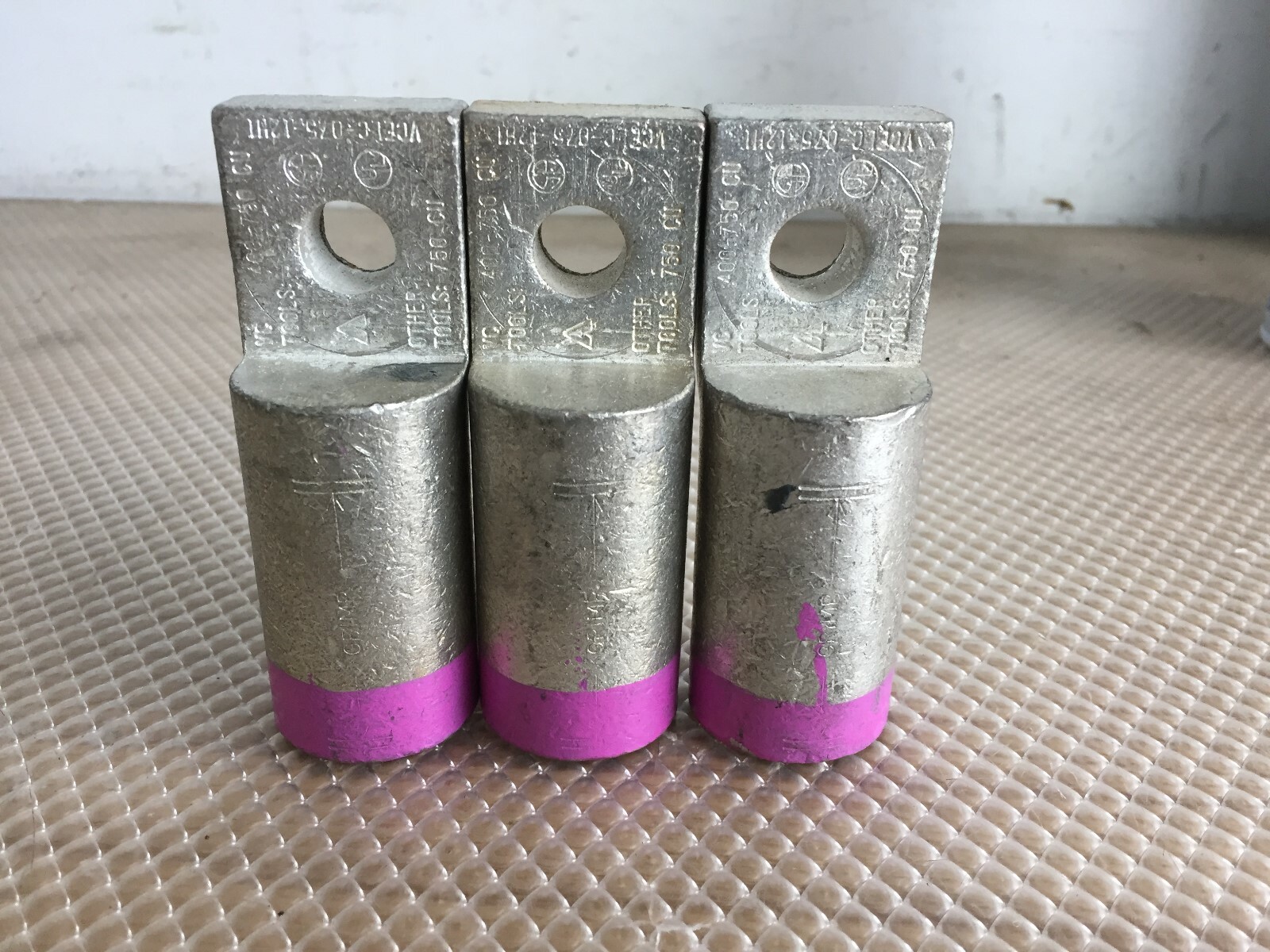 HUBBELL VCELC-075 750 MCM CRIMP STYLE LUGS ..LOT OF 3 | eBay