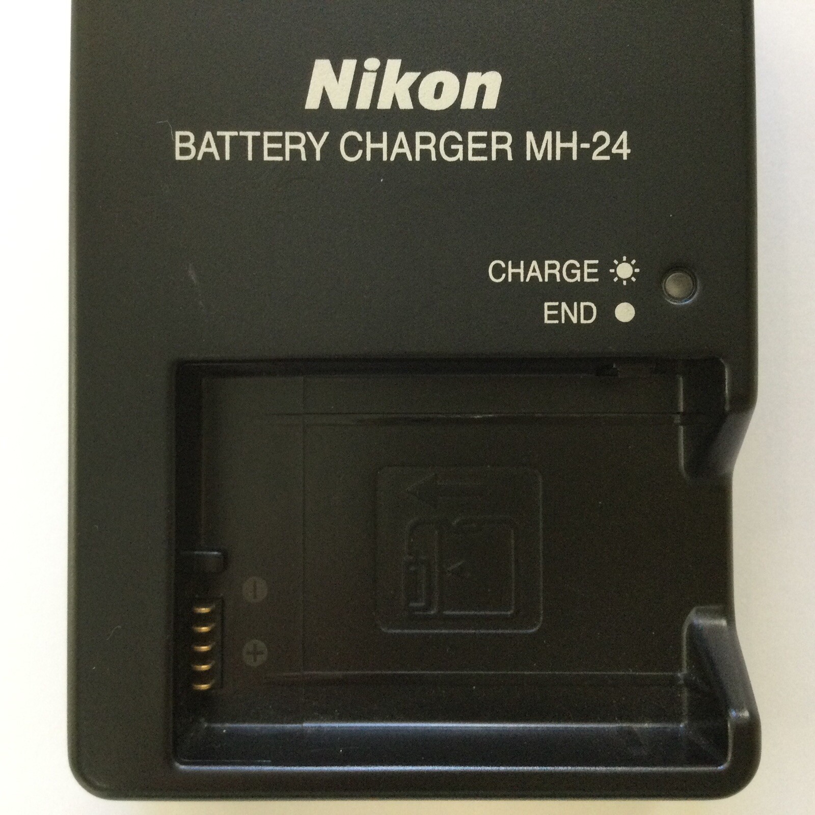 Nikon genuine battery charger MH-24 For Nikon D3200, D3300, D5600 from ...