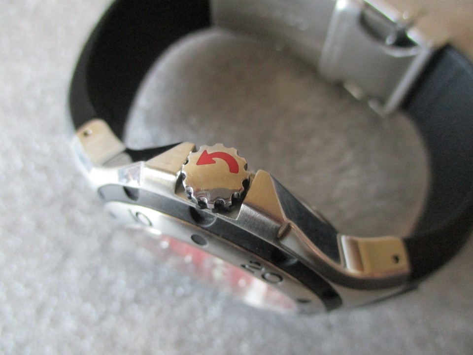 MOVADO RED DIAL "800" SERIES DIVERS WATCH STAINLESS STEEL LIMITED ...