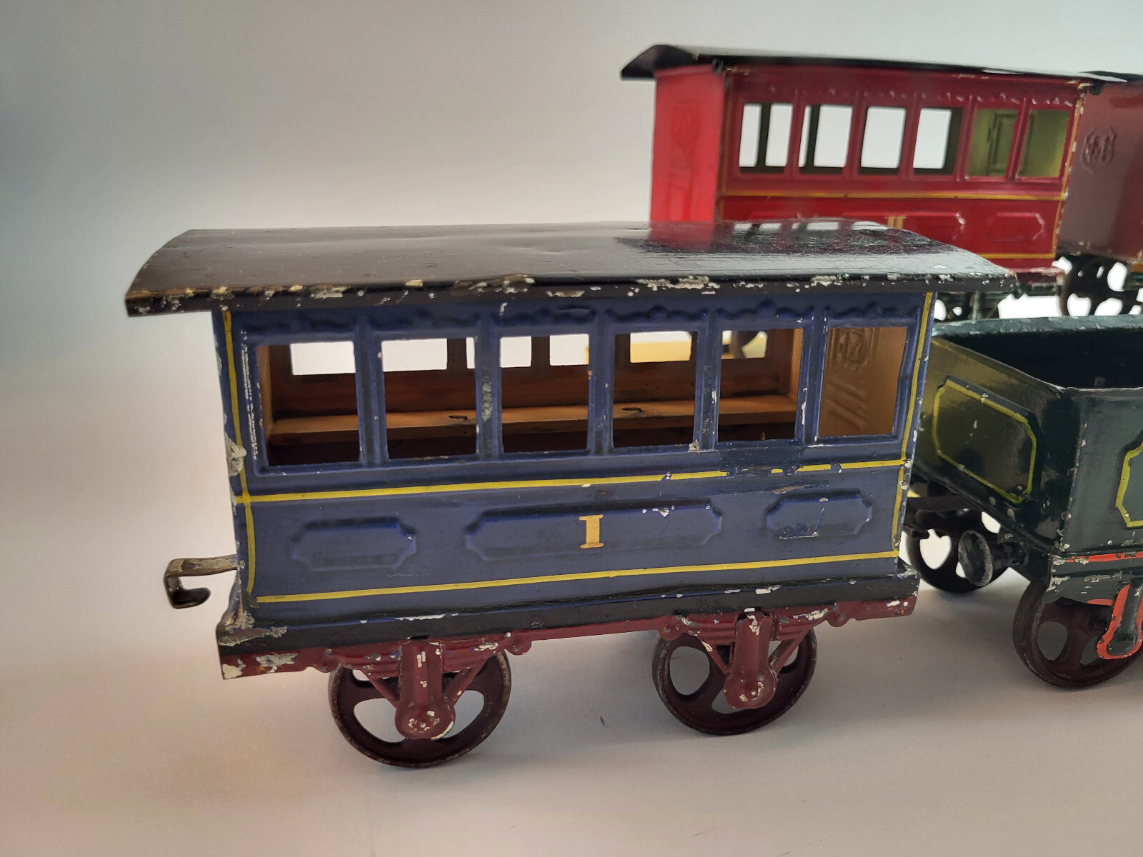 Märklin Spur 2 Bodenläufer Zug mit Uhrwerk & 3x Wagen uralt ...