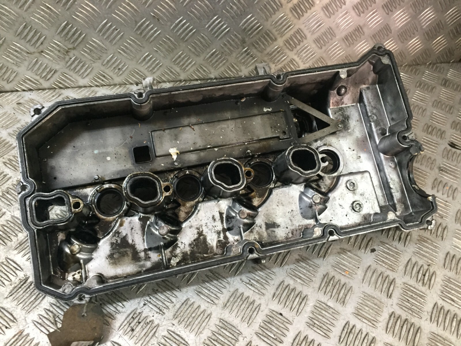 MITSUBISHI L200 2.5 DI-D Engine Rocker Cover Valve Cover P/N 1035A778 ...