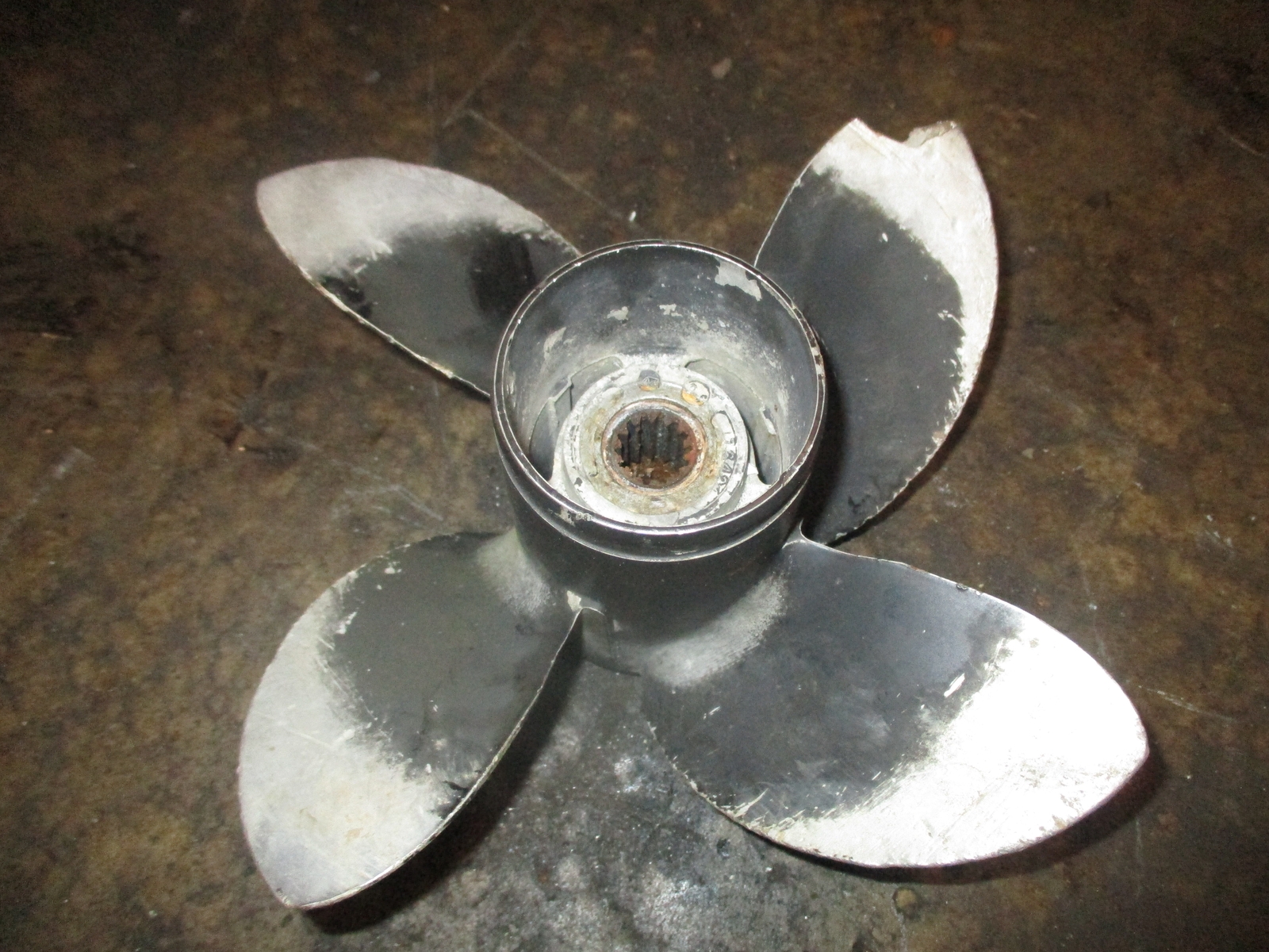 Evinrude 35hp 2 stroke outboard 4 blade aluminum propeller (176424) 10. ...