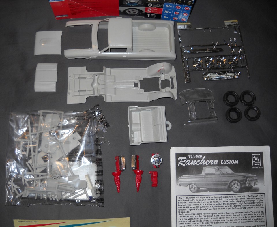 AMT '56 Ford Victoria & '61 Ford Falcon Ranchero Custom - Scale 1:25 ...