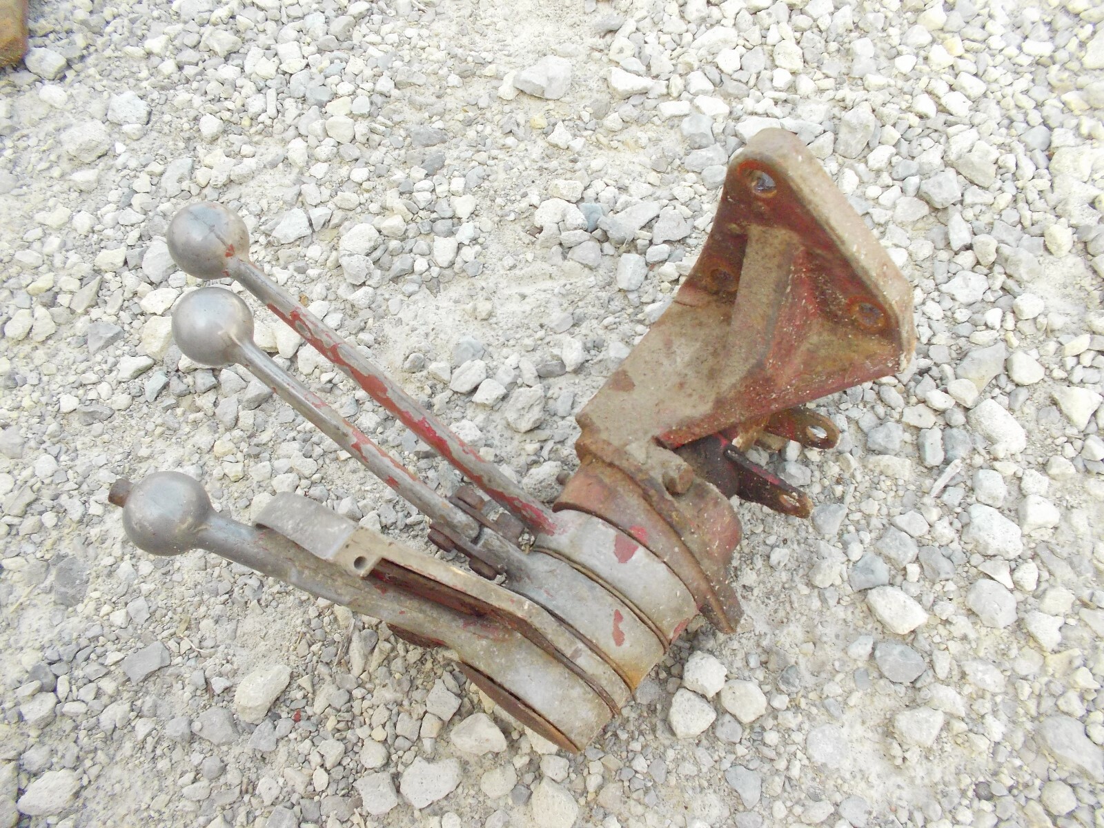 Farmall IH 560 tractor 3 hydraulic control levers lever ORIGINAL cover ...