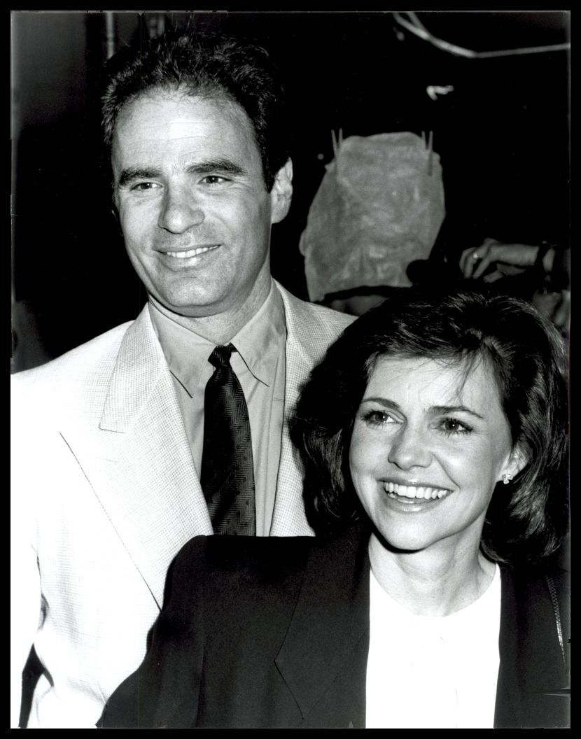 1988 SALLY FIELD & ALAN GREISMAN Vintage Original Photo FLYING NUN ...